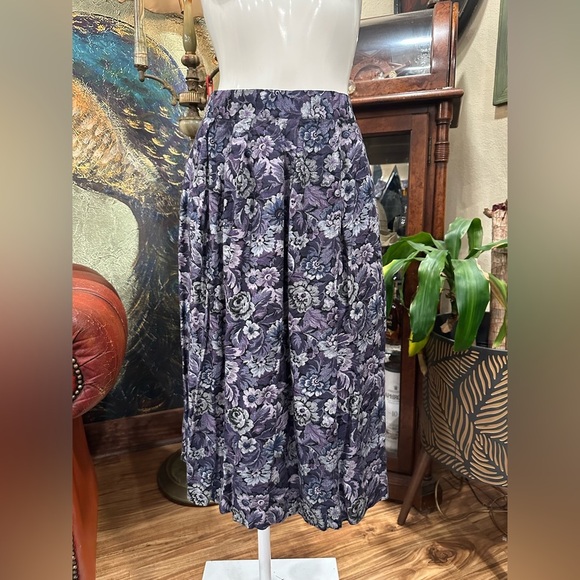 Koret | Skirts | Euc Koret Floral Midi Skirt In Purple And Black | Poshmark